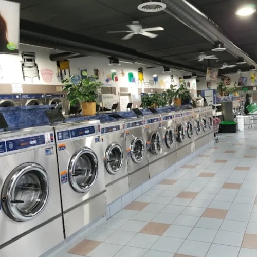 Community Laundromat is a Laundromat in North Chicago, IL 60064